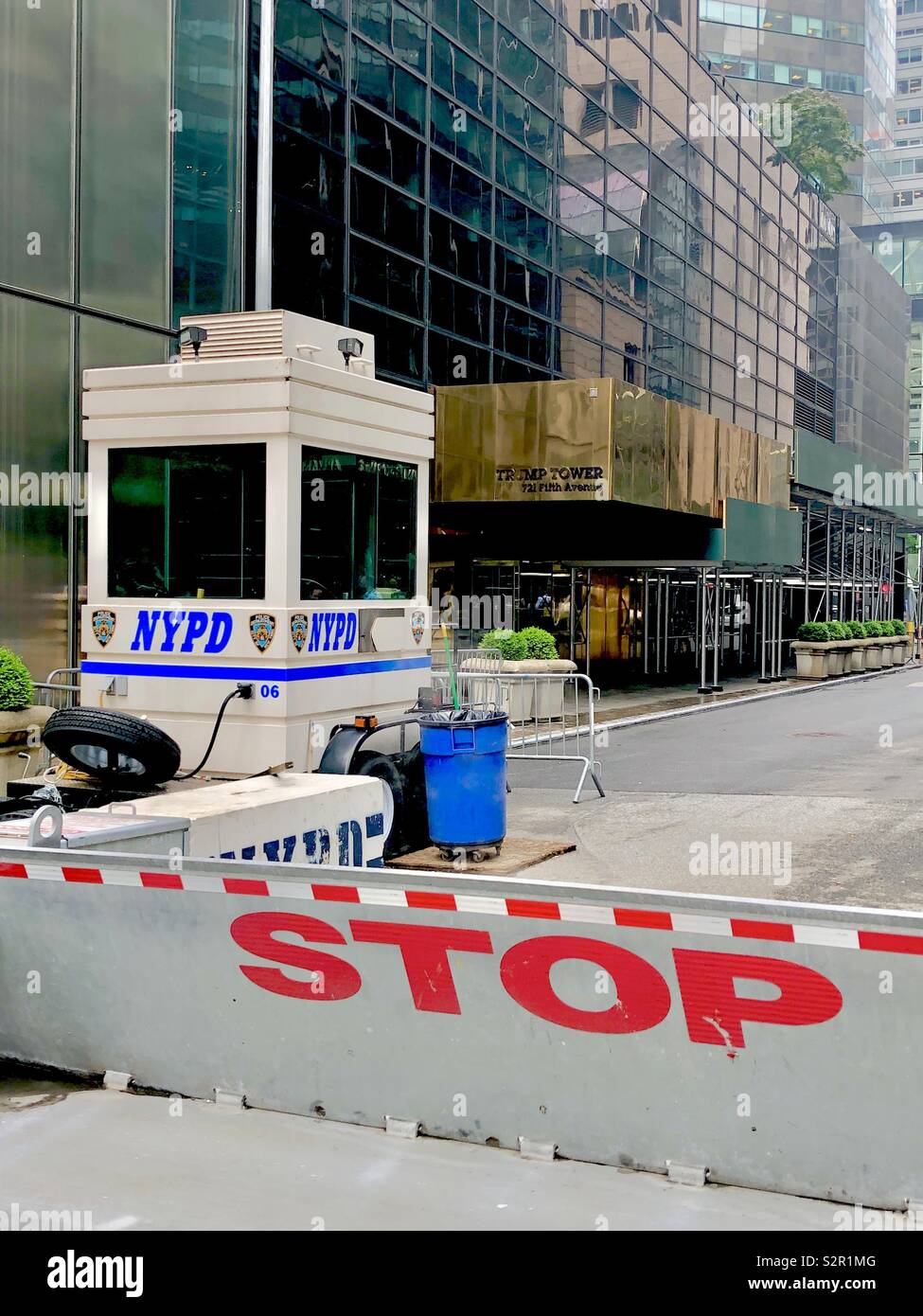 Security at trump tower hi-res stock photography and images - Alamy