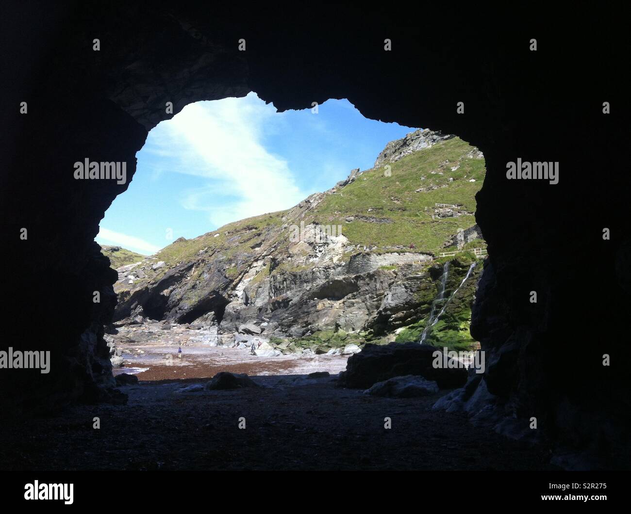 Cave silhouette hi-res stock photography and images - Alamy