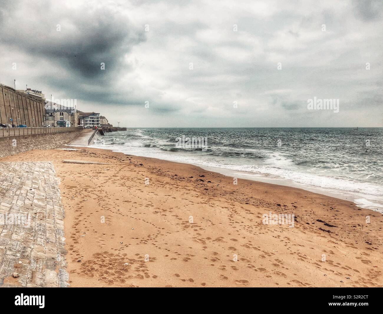 Beach dark sky hi-res stock photography and images - Alamy