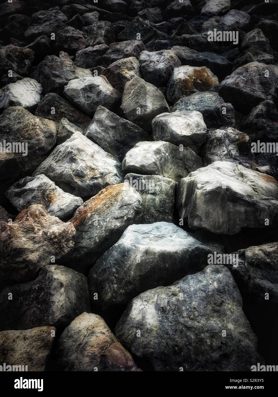 Sea defence boulders hi-res stock photography and images - Alamy