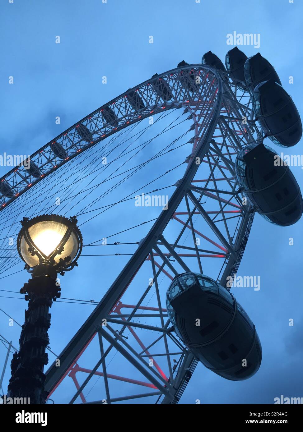 London eye spokes hi-res stock photography and images - Alamy