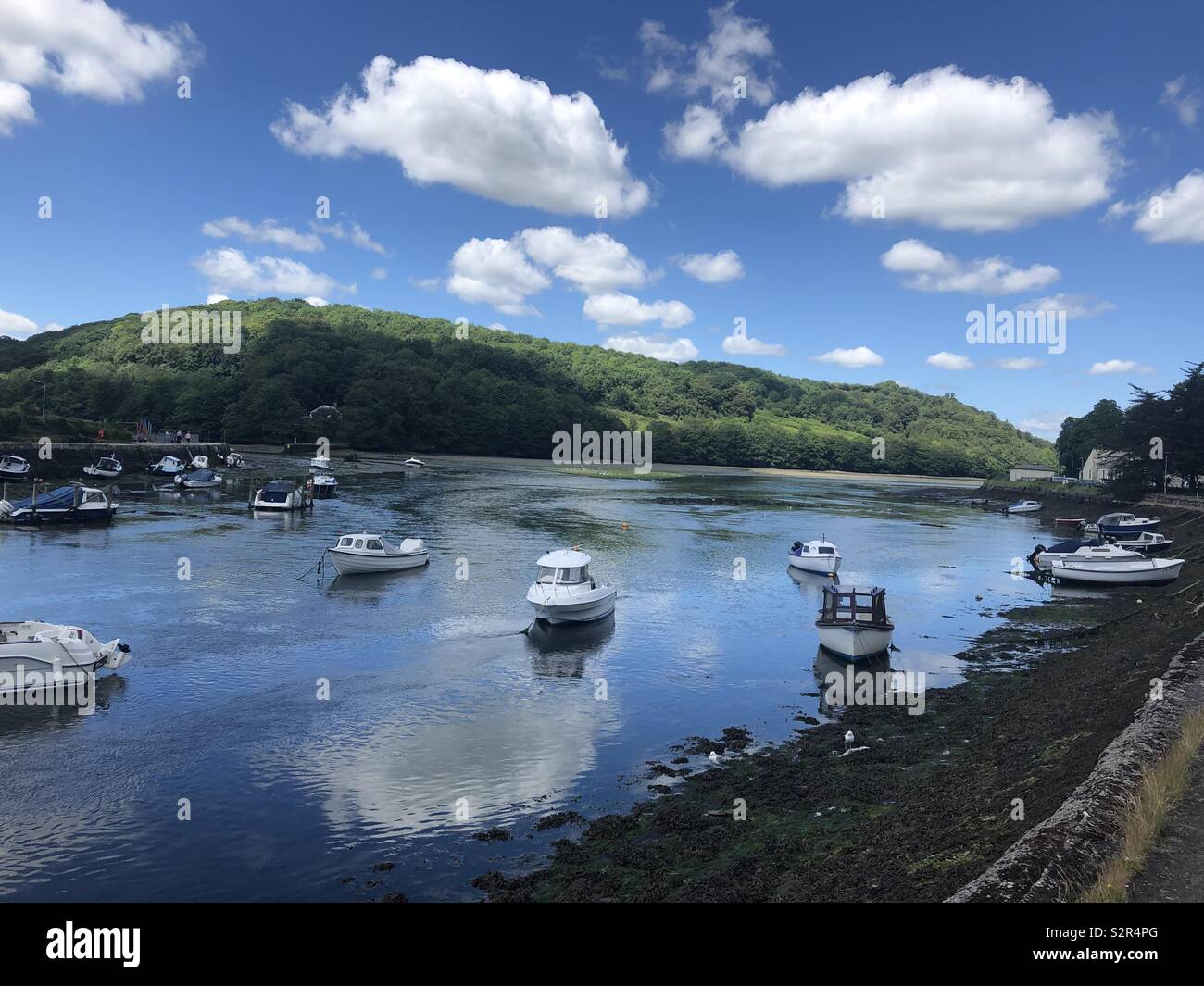 Looe harbour cornwall hi-res stock photography and images - Alamy