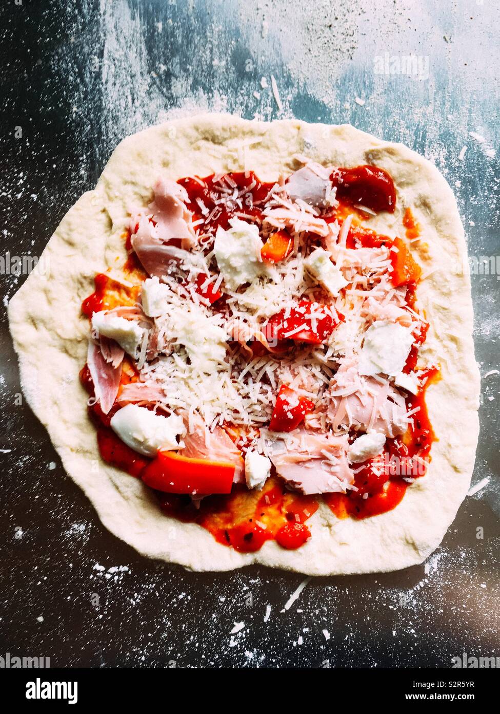 Uncooked pizza hi-res stock photography and images - Alamy