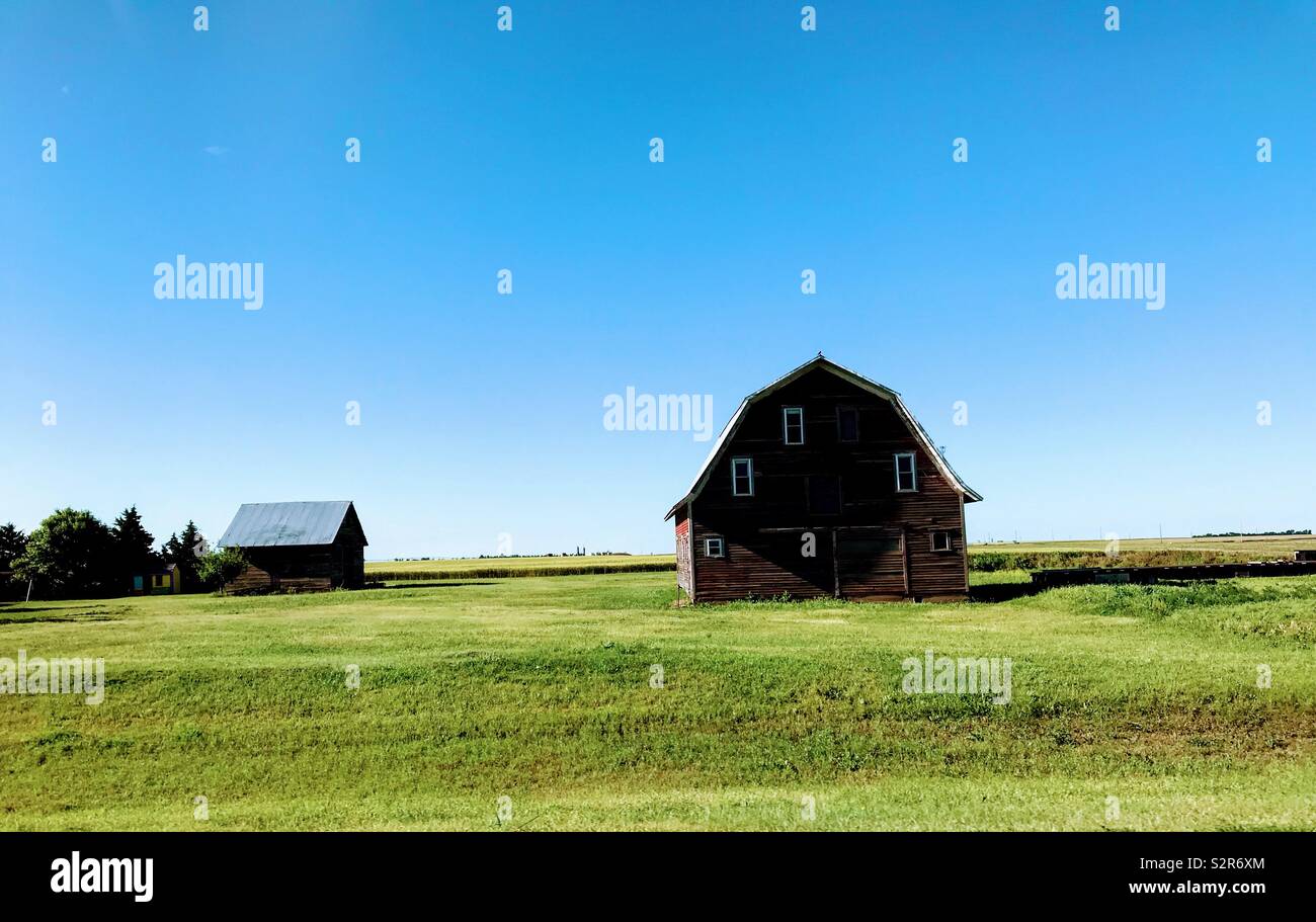 Dutch barn in a field Stock Photo - Alamy