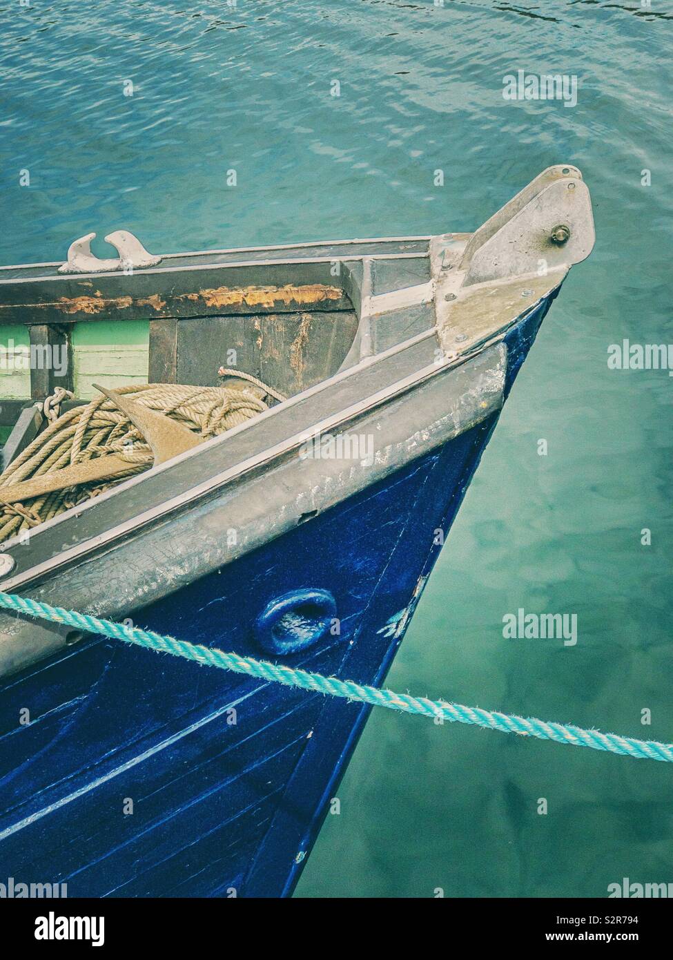 Rope at front of ship hi-res stock photography and images - Alamy