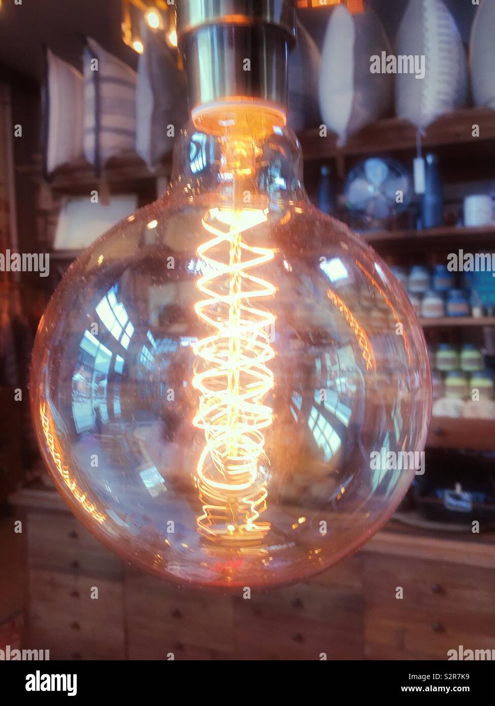 Spiral filament lightbulb hi-res stock photography and images - Alamy