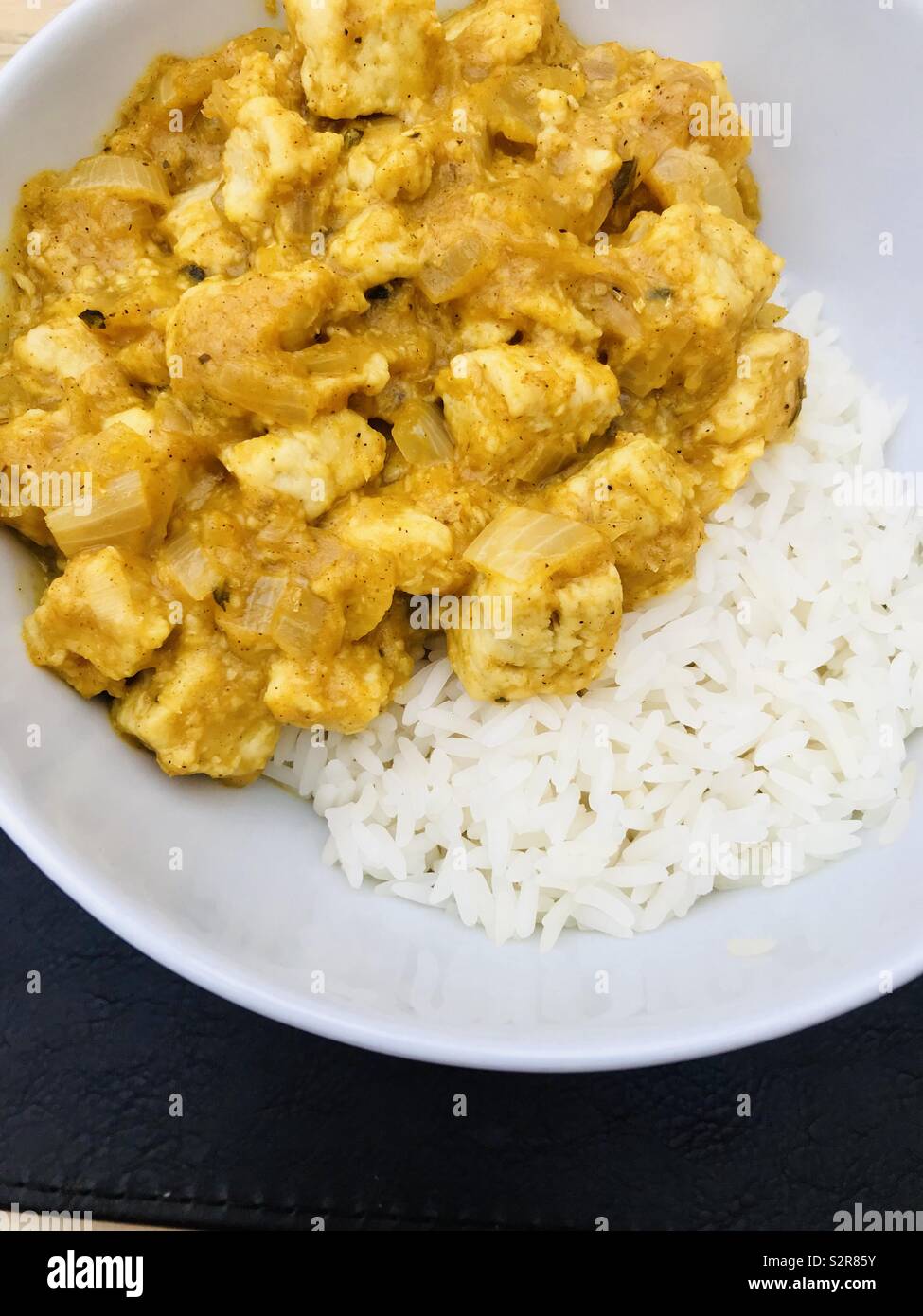 Chicken korma rice hi-res stock photography and images - Alamy