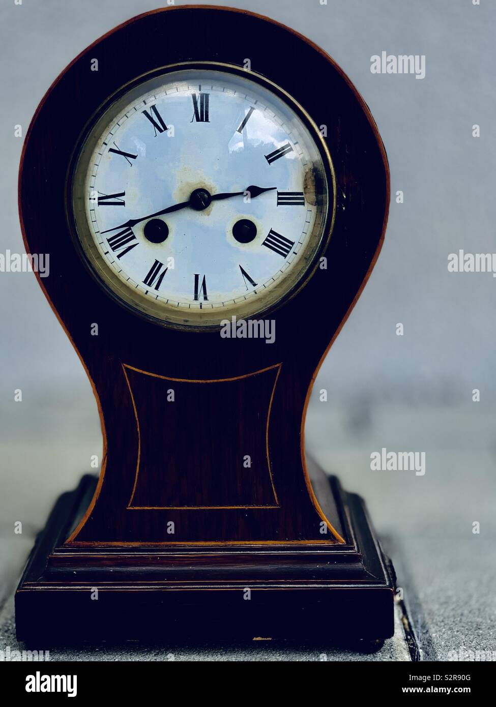 Old clock time hi-res stock photography and images - Alamy
