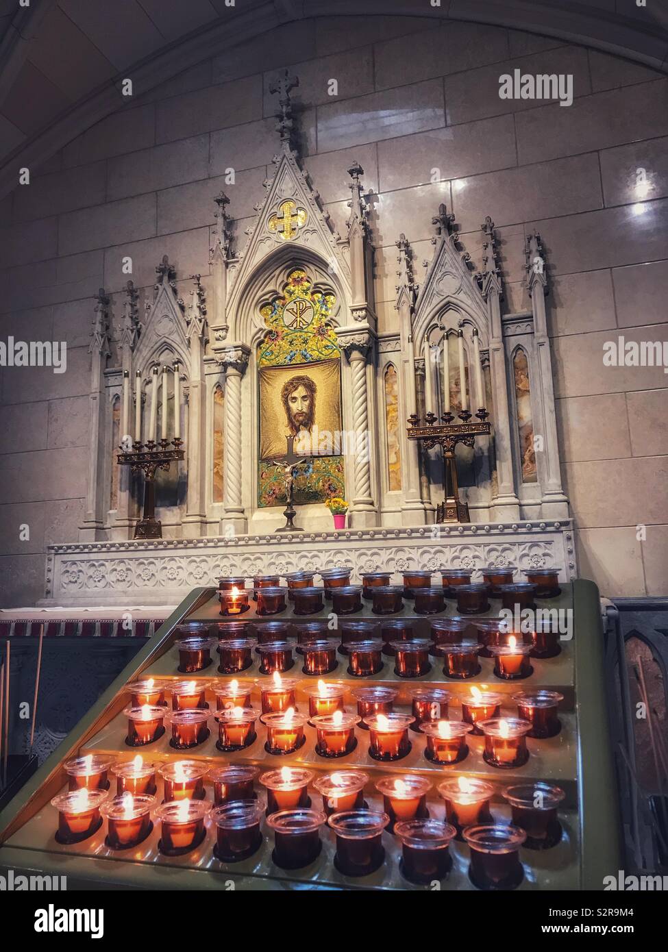 Jesus altar hi-res stock photography and images - Alamy