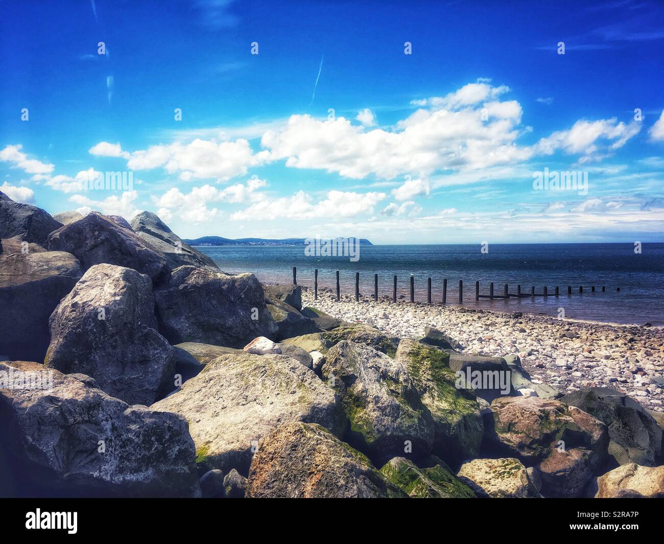 Sea defence boulders hi-res stock photography and images - Alamy