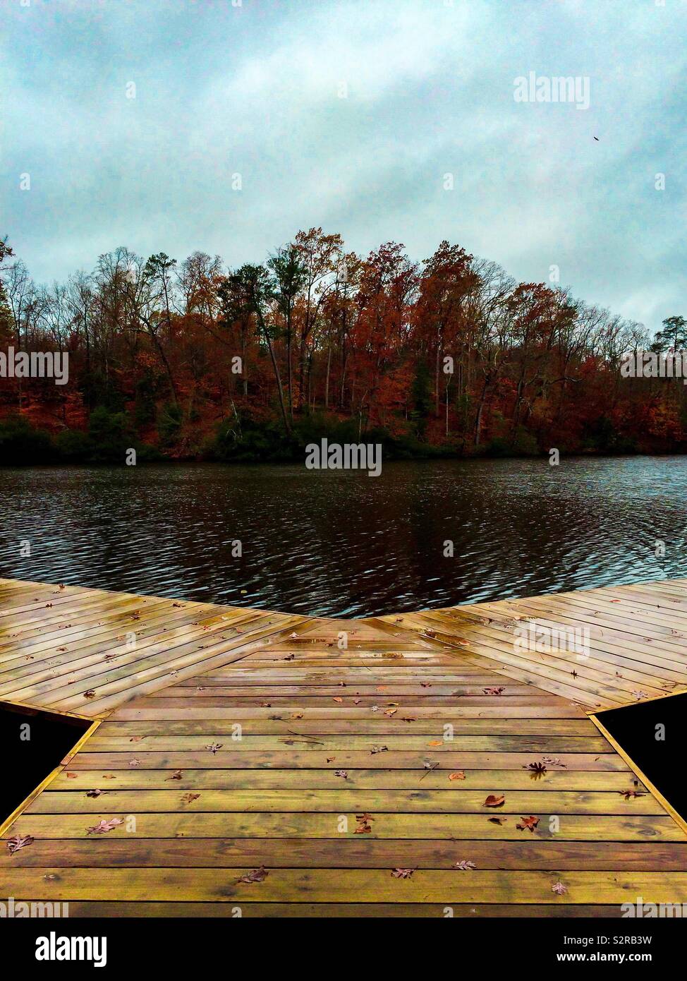 Path at a lake hi-res stock photography and images - Alamy