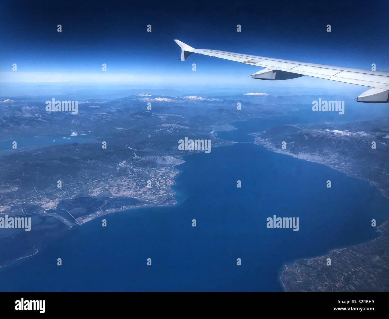 Airplane wing flying above Greece islands Stock Photo - Alamy