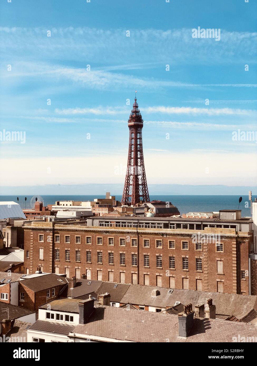 Blue blackpool tower hi-res stock photography and images - Alamy