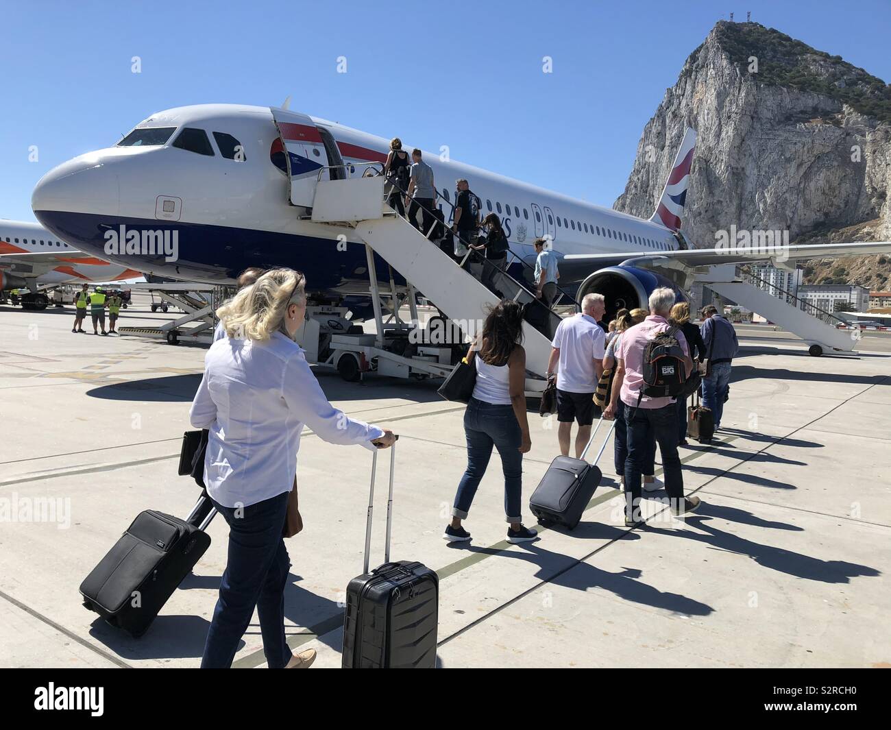 Boarding plane outside hi-res stock photography and images - Alamy