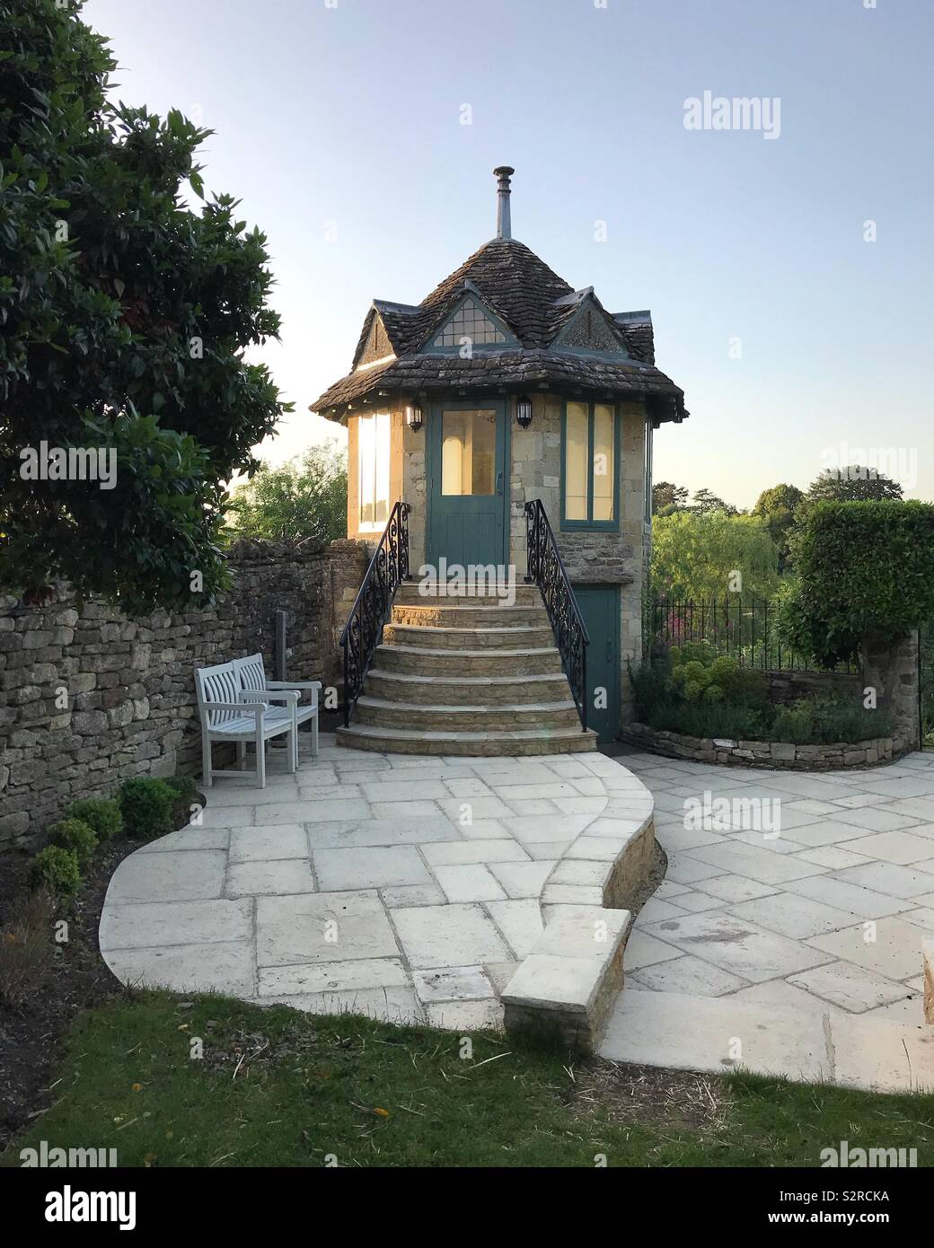 Cotswold stone summer house Stock Photo - Alamy