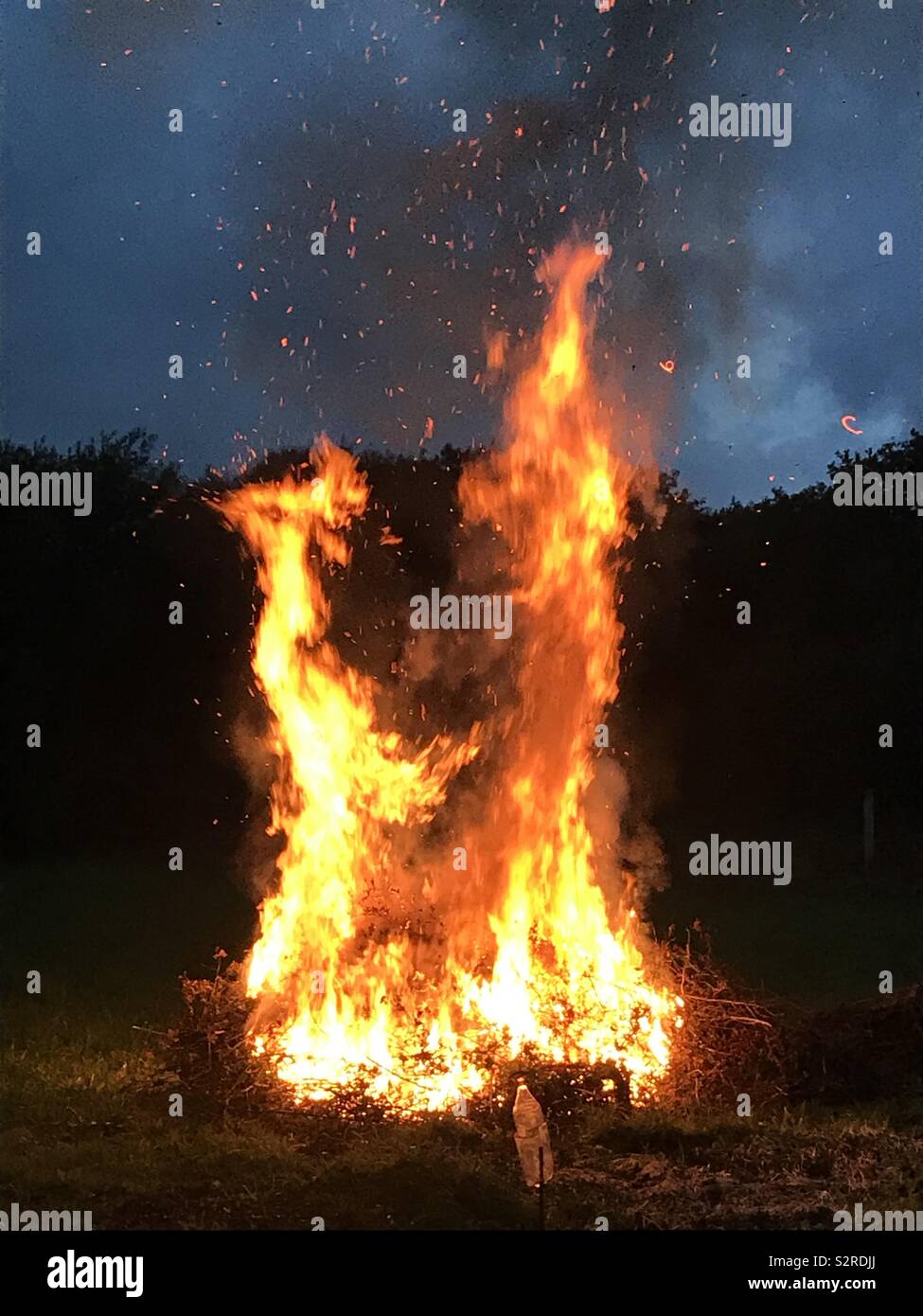Raging fire hi-res stock photography and images - Alamy