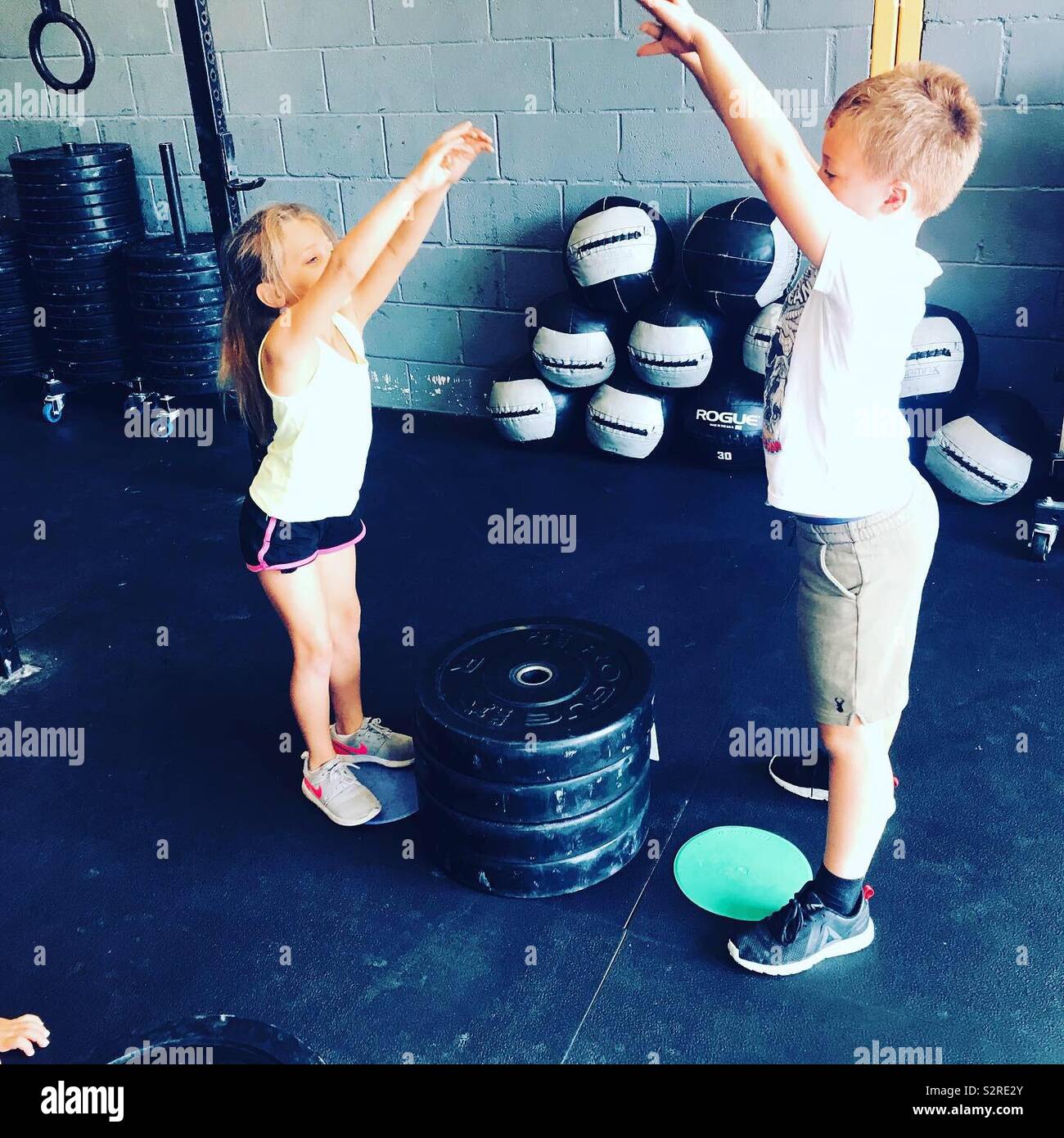 Partner squats hi-res stock photography and images - Alamy