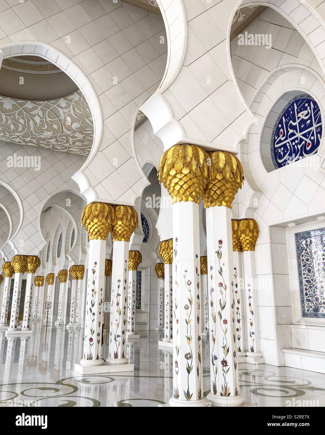 Sheikh Zayed mosque Stock Photo - Alamy