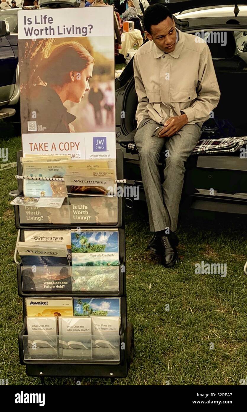 Watchtower magazine hi-res stock photography and images - Alamy