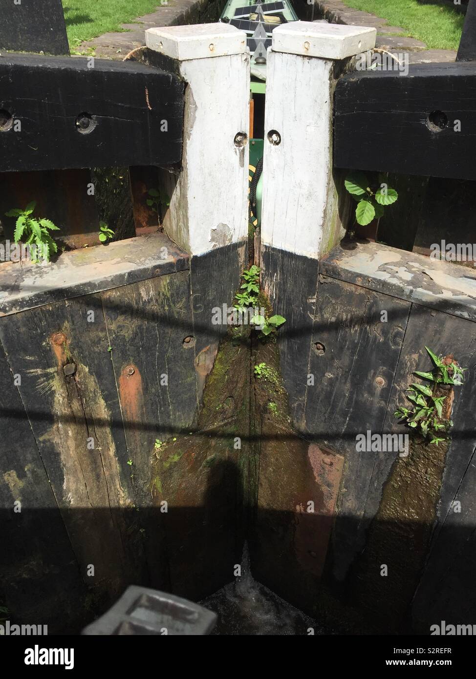 Barging narrowboat locks hi-res stock photography and images - Alamy
