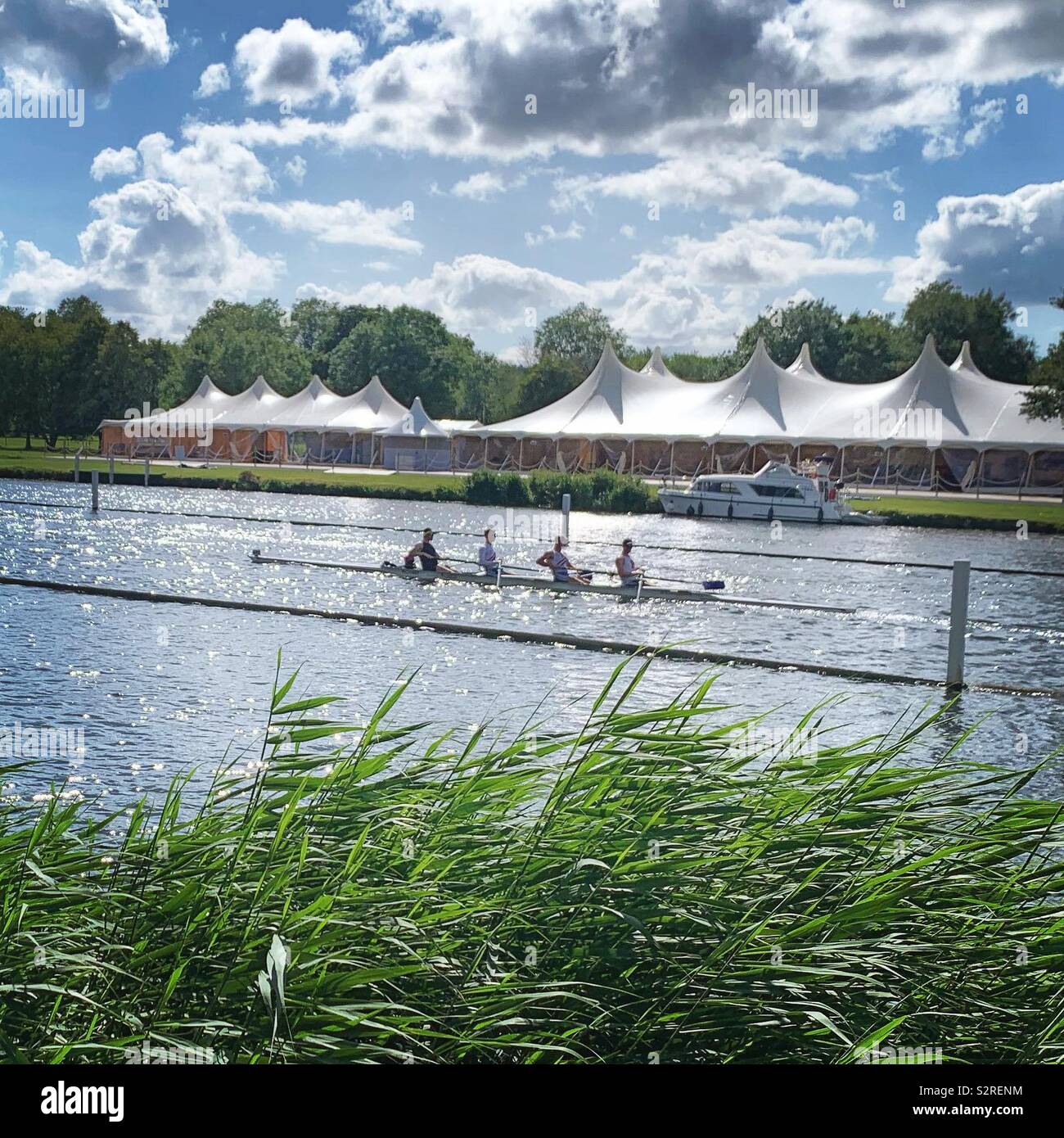Henley racing hi-res stock photography and images - Alamy