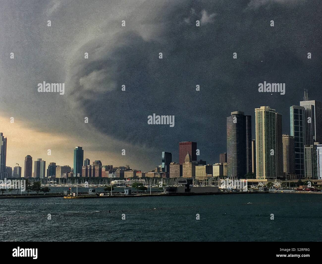 Huge storm hi-res stock photography and images - Alamy