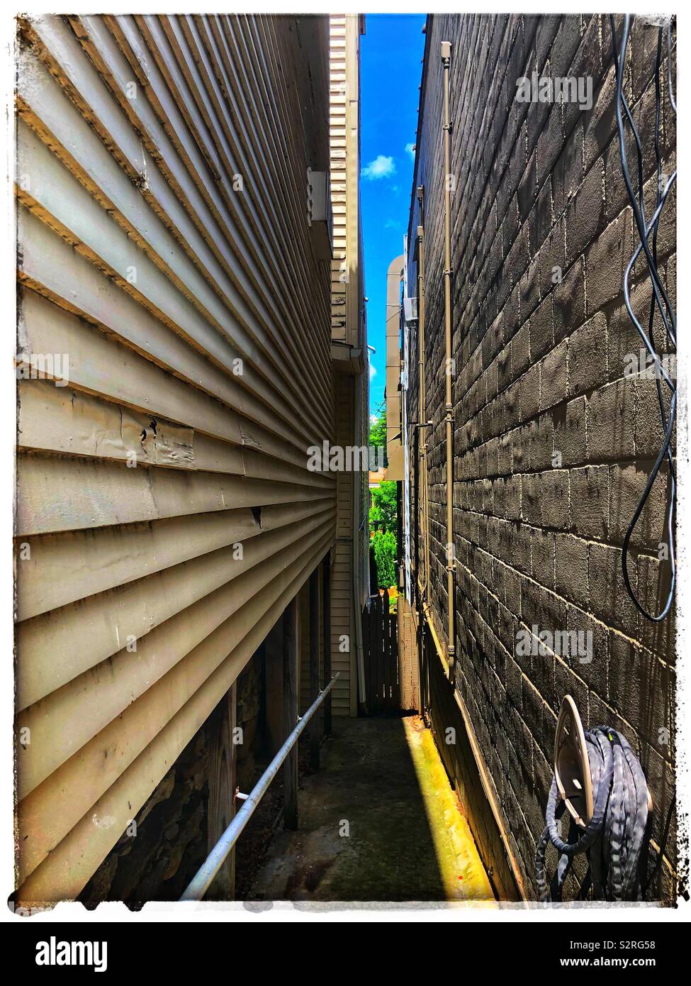 Space between two hi-res stock photography and images - Alamy