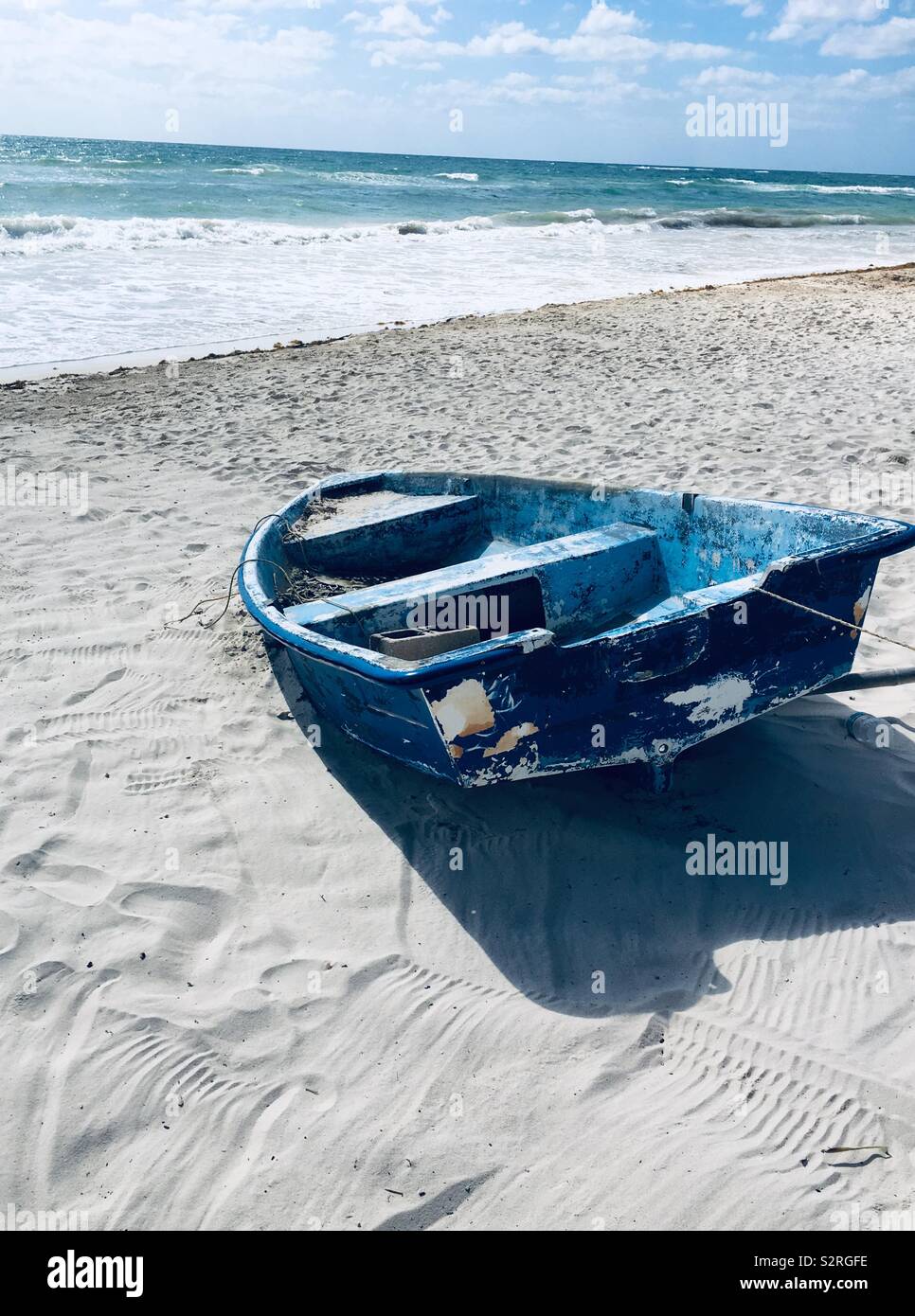 Mexico fishing boat on beach Stock Photo - Alamy