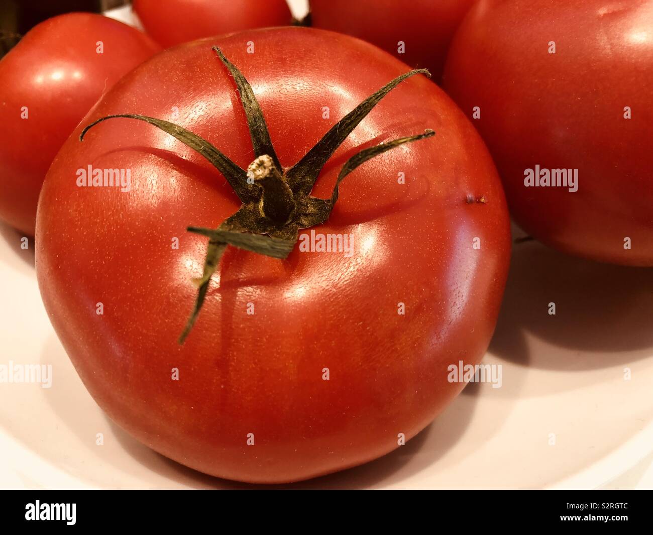 One bright red tomato Stock Photo - Alamy