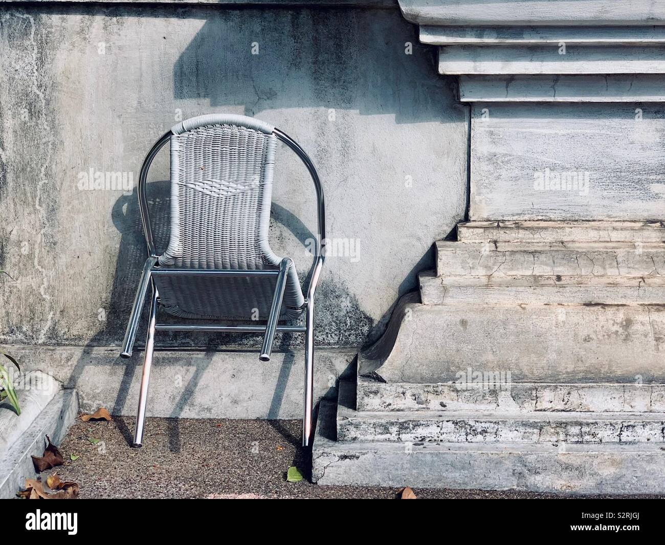 White chair hi-res stock photography and images - Alamy