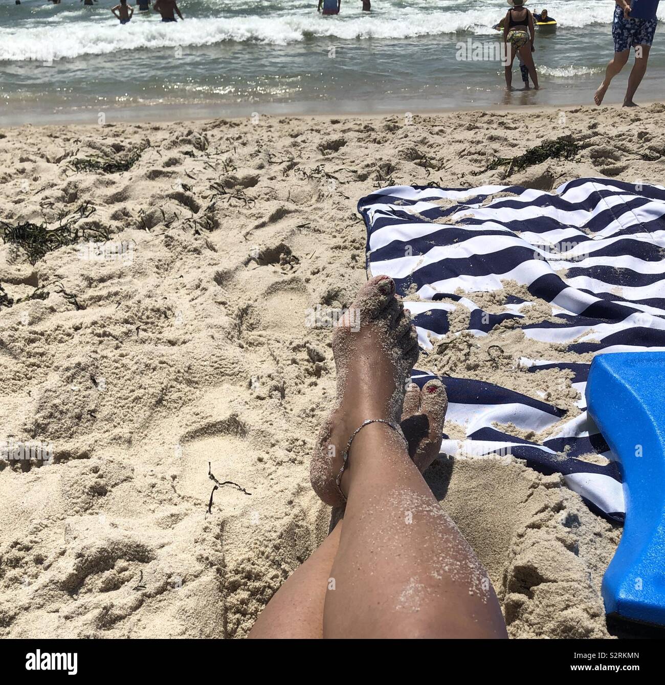 Tanned legs hi-res stock photography and images - Alamy