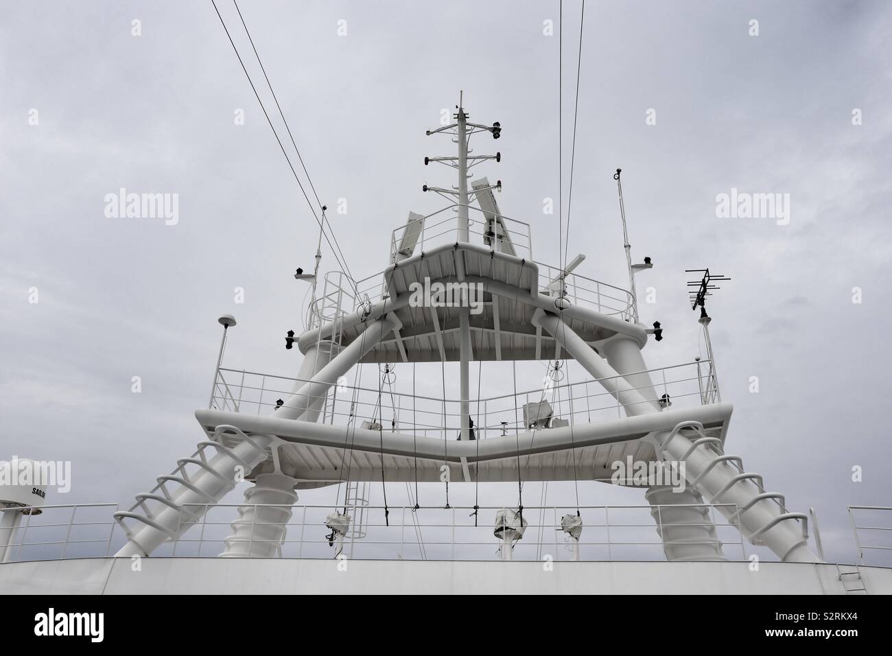 Ship communication mast hi-res stock photography and images - Alamy