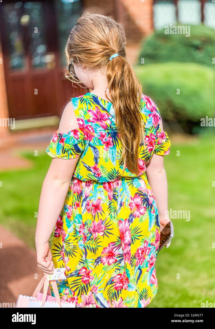 Young girl walking Stock Photo - Alamy