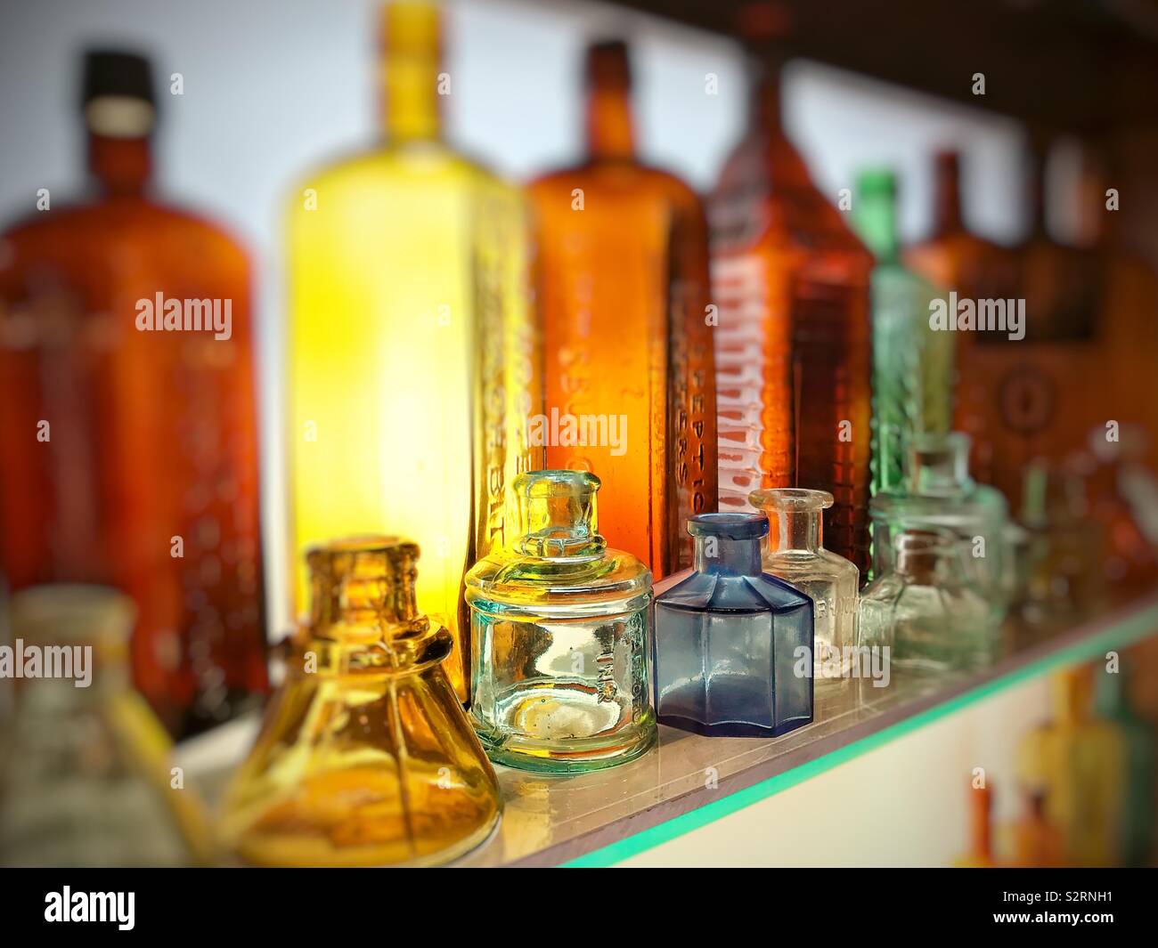 Antique glass hi-res stock photography and images - Alamy