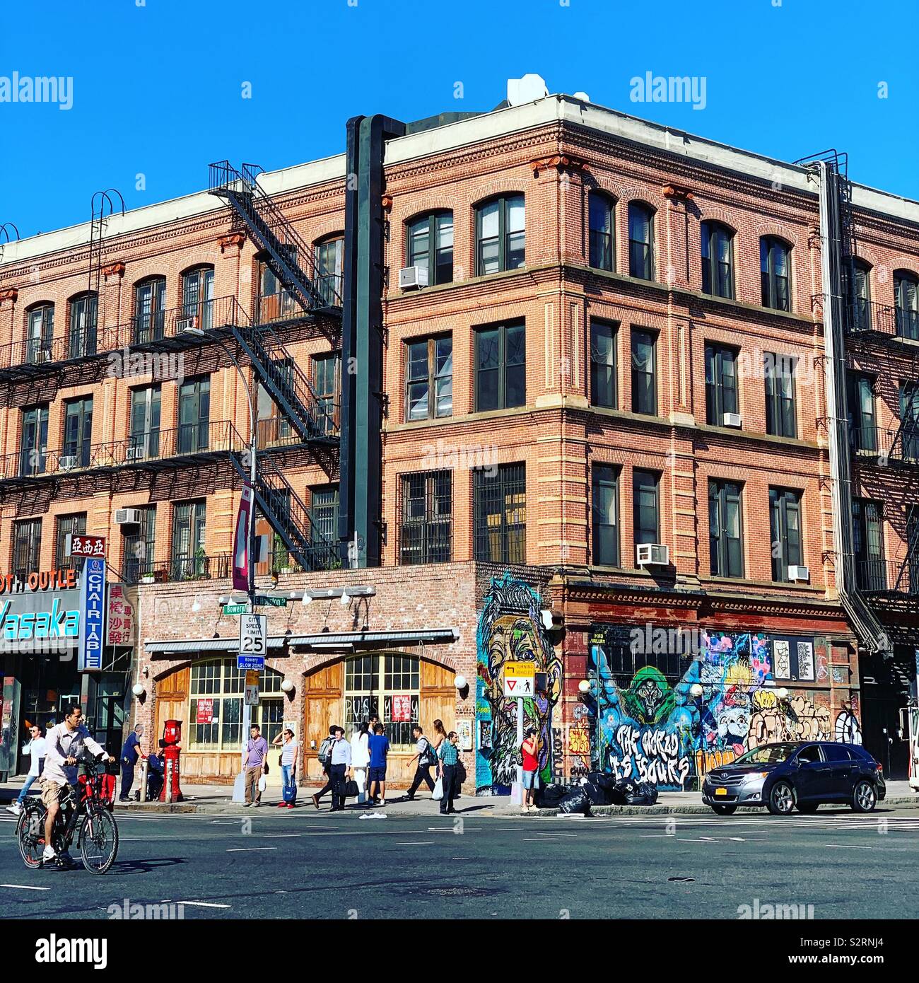 Manhattan corner hi-res stock photography and images - Alamy