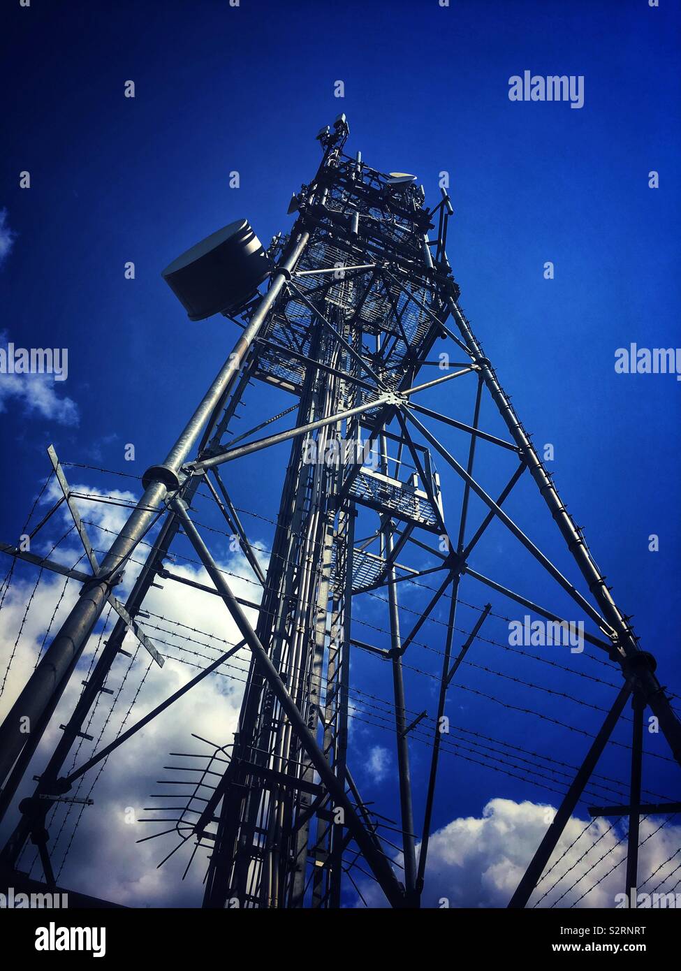 Base transceiver station hi-res stock photography and images - Alamy