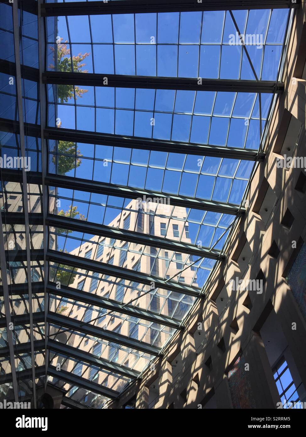 Sky through glass hi-res stock photography and images - Alamy