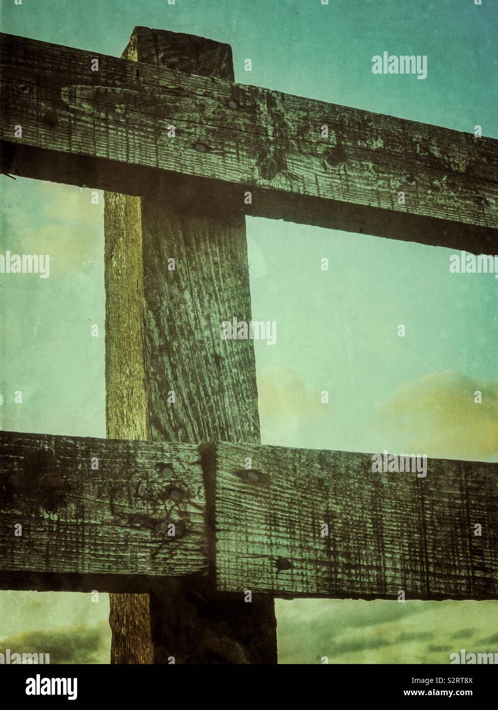 Old fence posts hi-res stock photography and images - Alamy