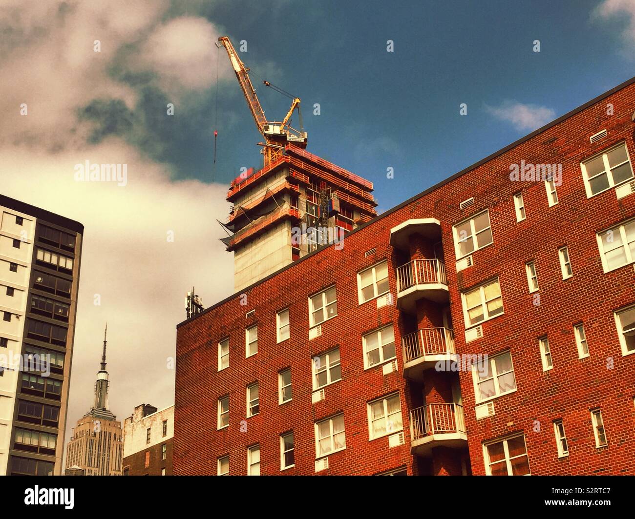An apartment building in the Manhattan neighborhood of Chelsea with ...