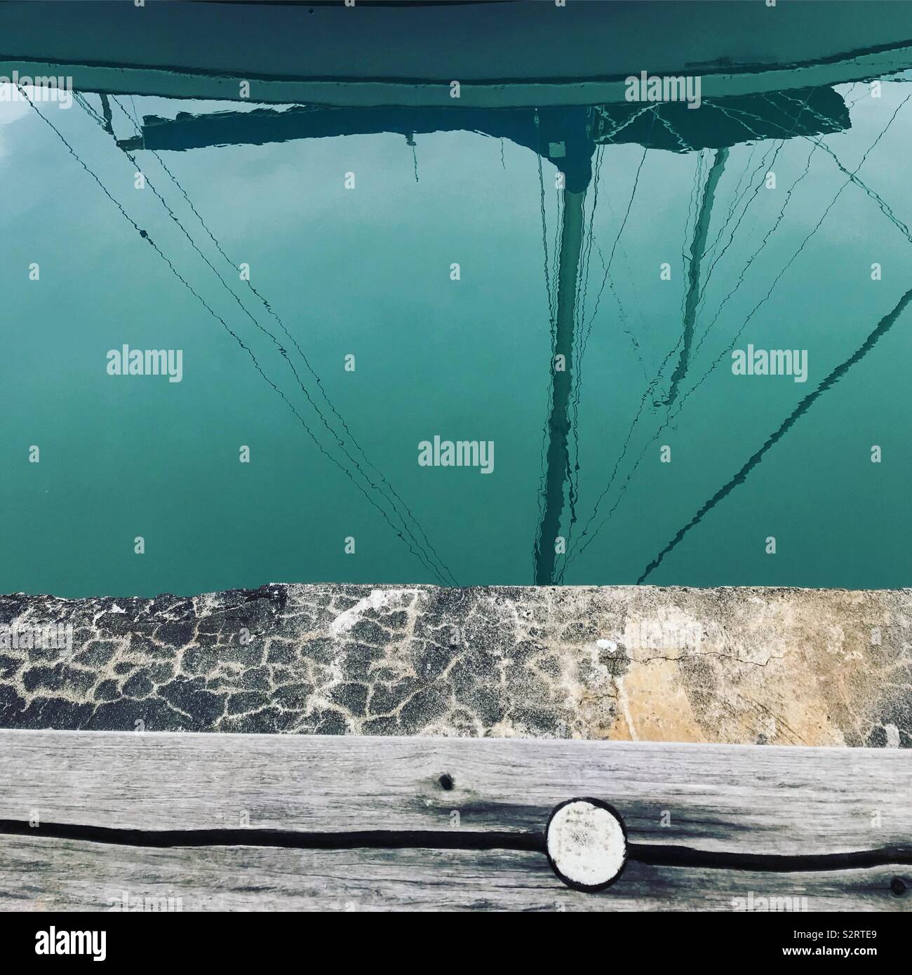 Yacht reflection hi-res stock photography and images - Alamy