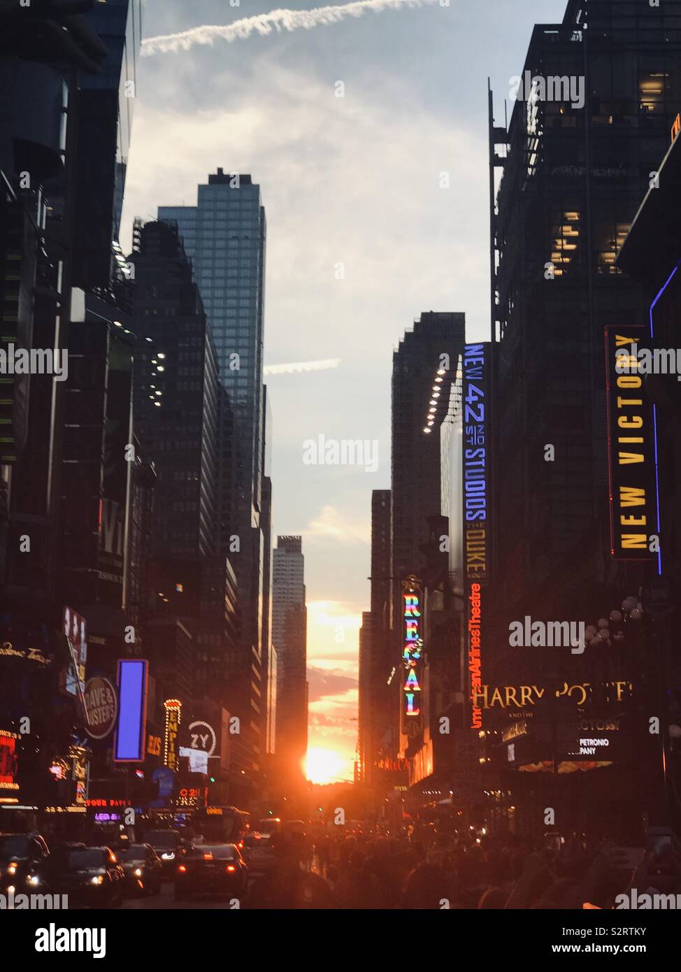 Manhattanhenge hi-res stock photography and images - Alamy