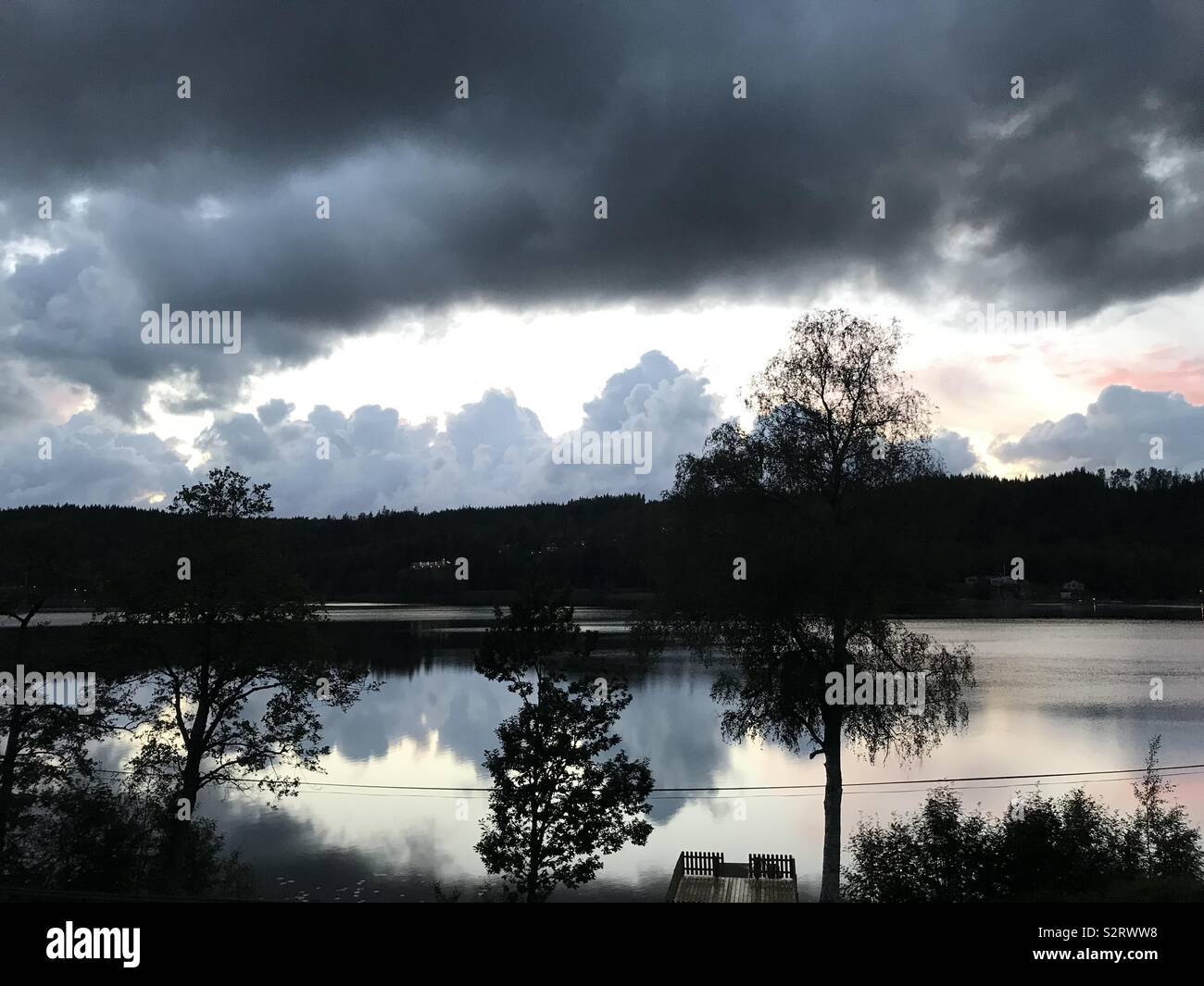 Dawn lake hi-res stock photography and images - Alamy