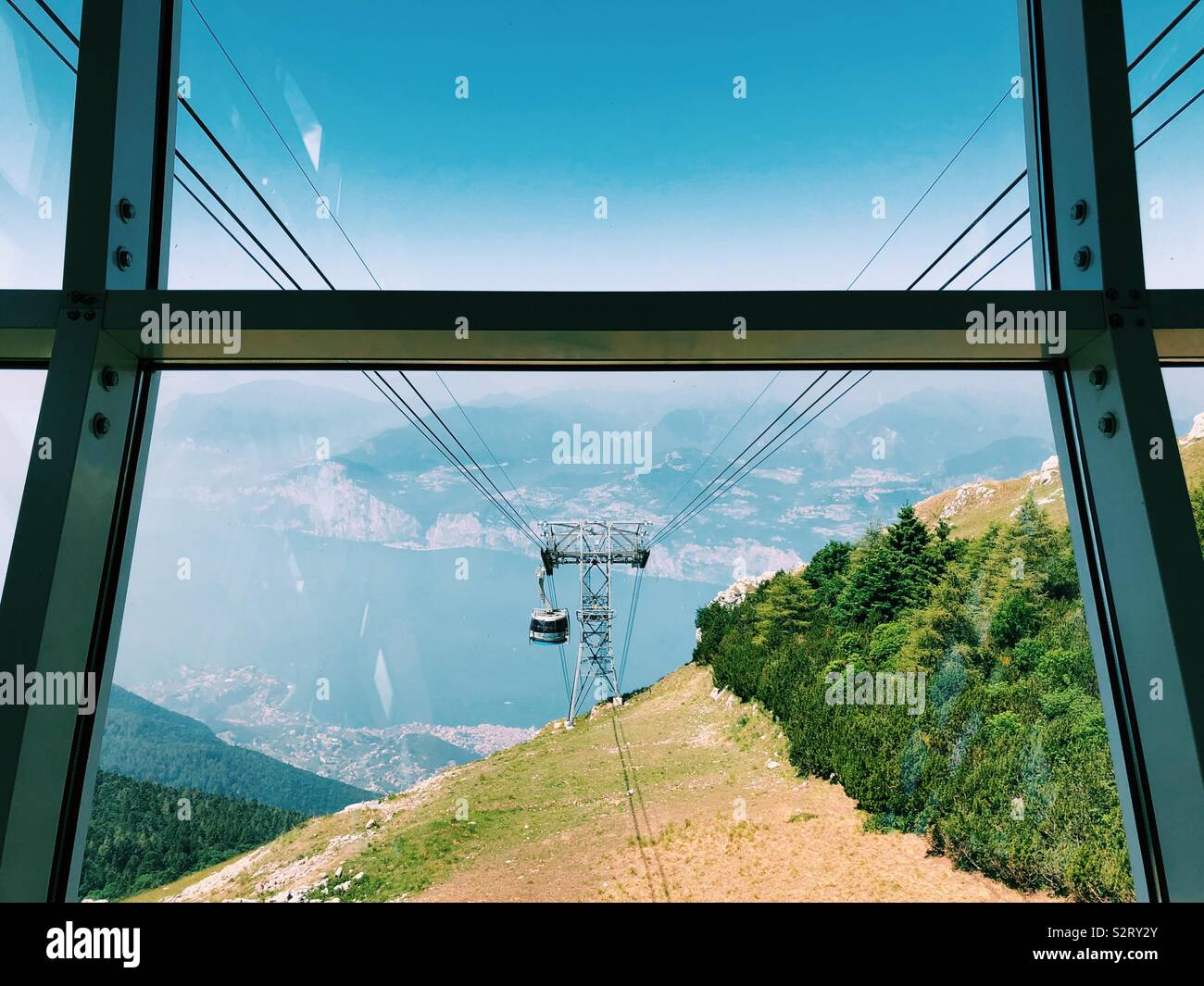 Sky gondola hi-res stock photography and images - Alamy