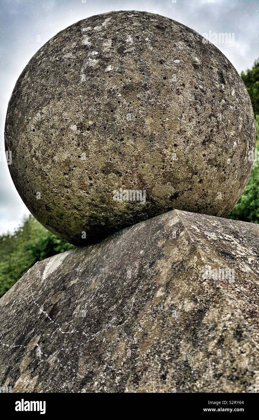 Sphere on plinth hi-res stock photography and images - Alamy