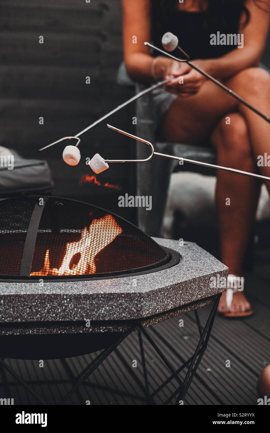 Log fire fun Stock Photo - Alamy