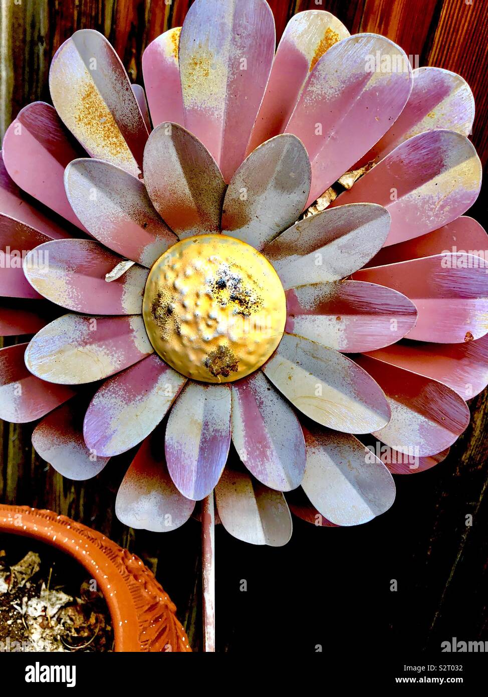 Metal garden decoration hi-res stock photography and images - Alamy