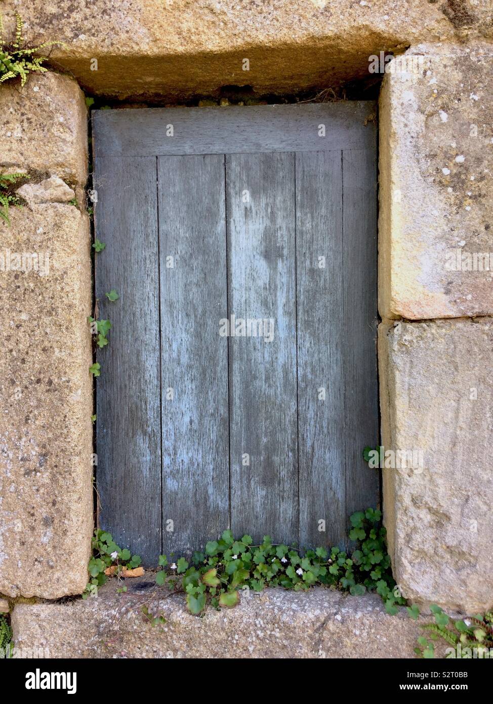 Rustic shutter hi-res stock photography and images - Alamy
