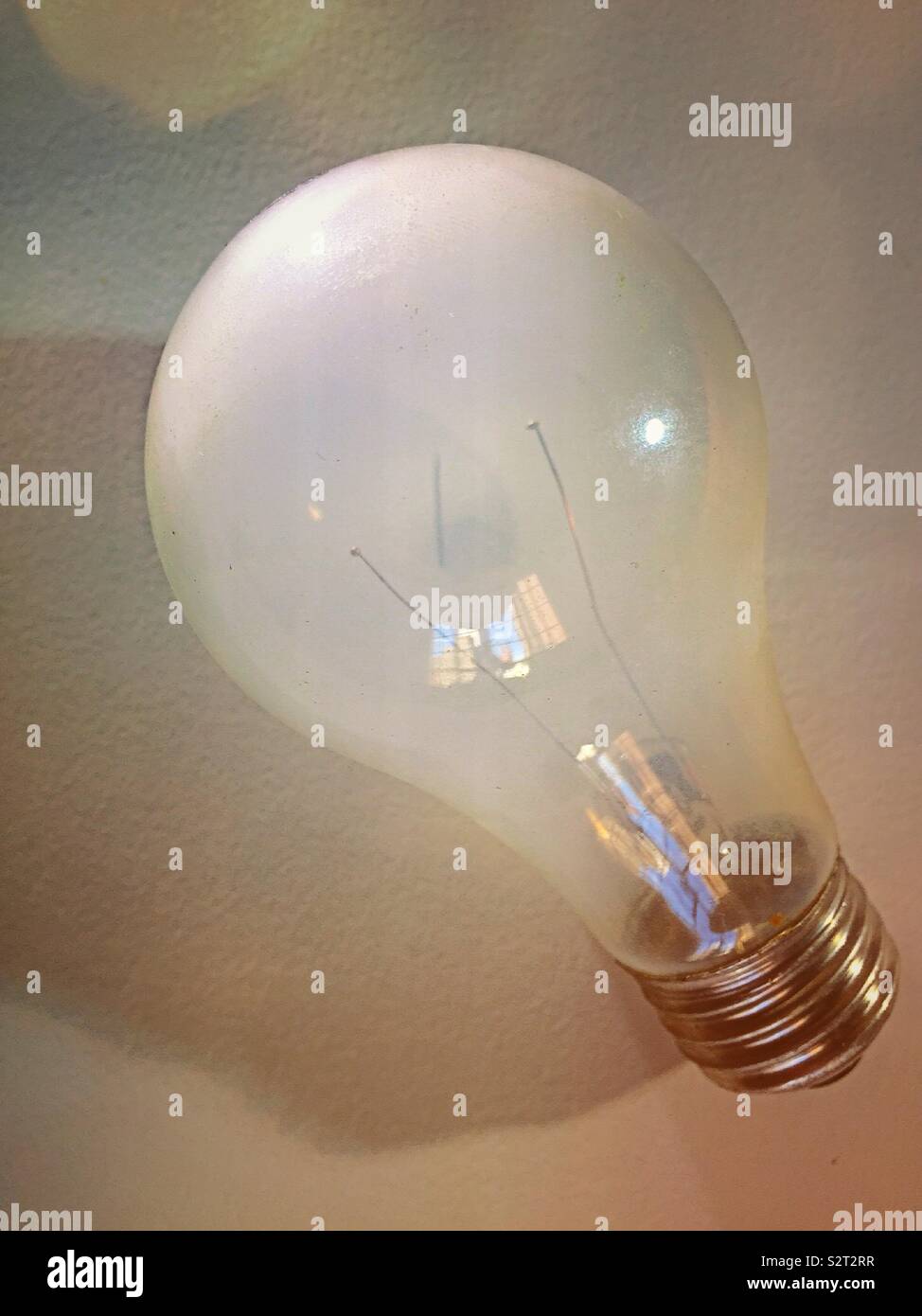 Light bulb filament close up hi-res stock photography and images - Alamy