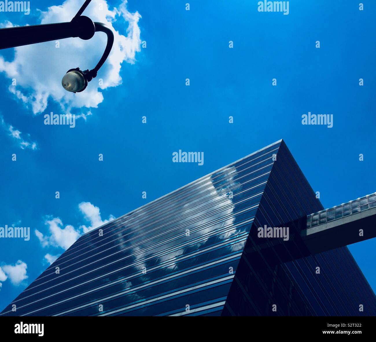 Blue sky in Atlanta Stock Photo - Alamy