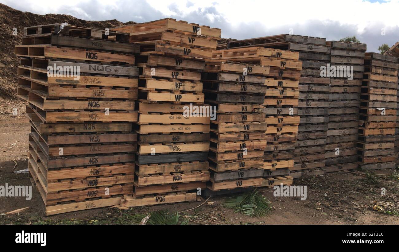 Stacking pallets hi-res stock photography and images - Alamy
